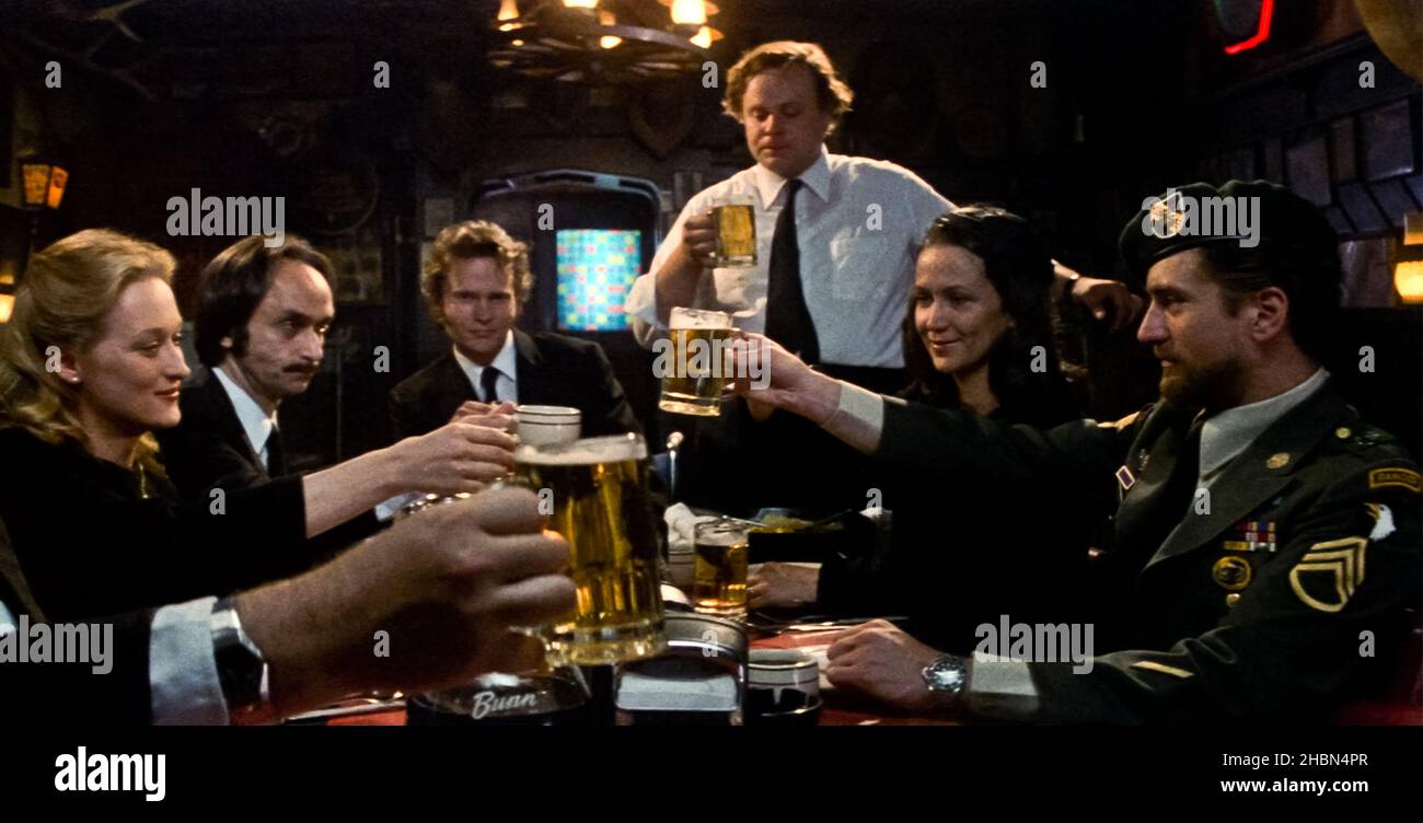 USA. Robert De Niro, Meryl Streep, John Cazale, John Savage, Rutanya ...