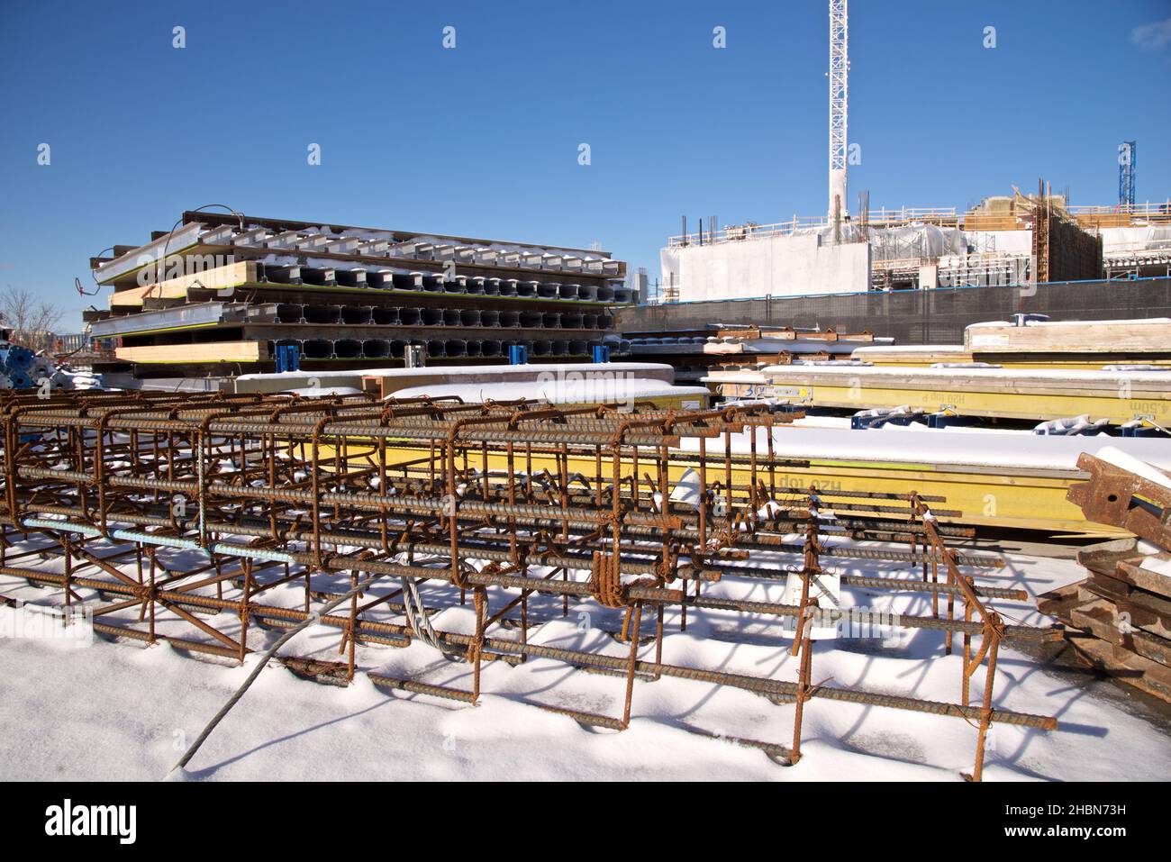 Construction skyscraper steel frame hi-res stock photography and images ...