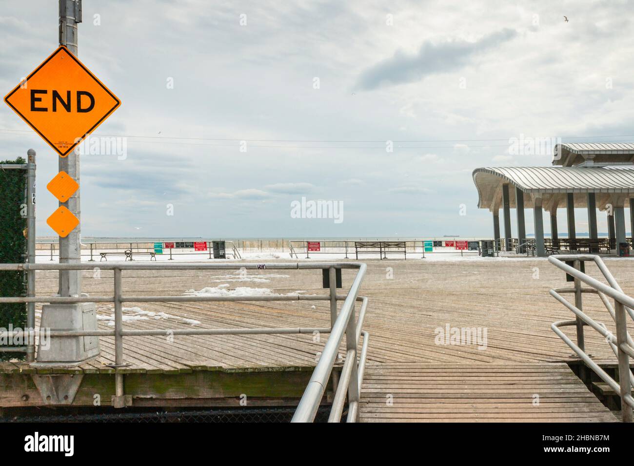 dead end warning sign by the boardwalk at Coney Island in winter Stock ...