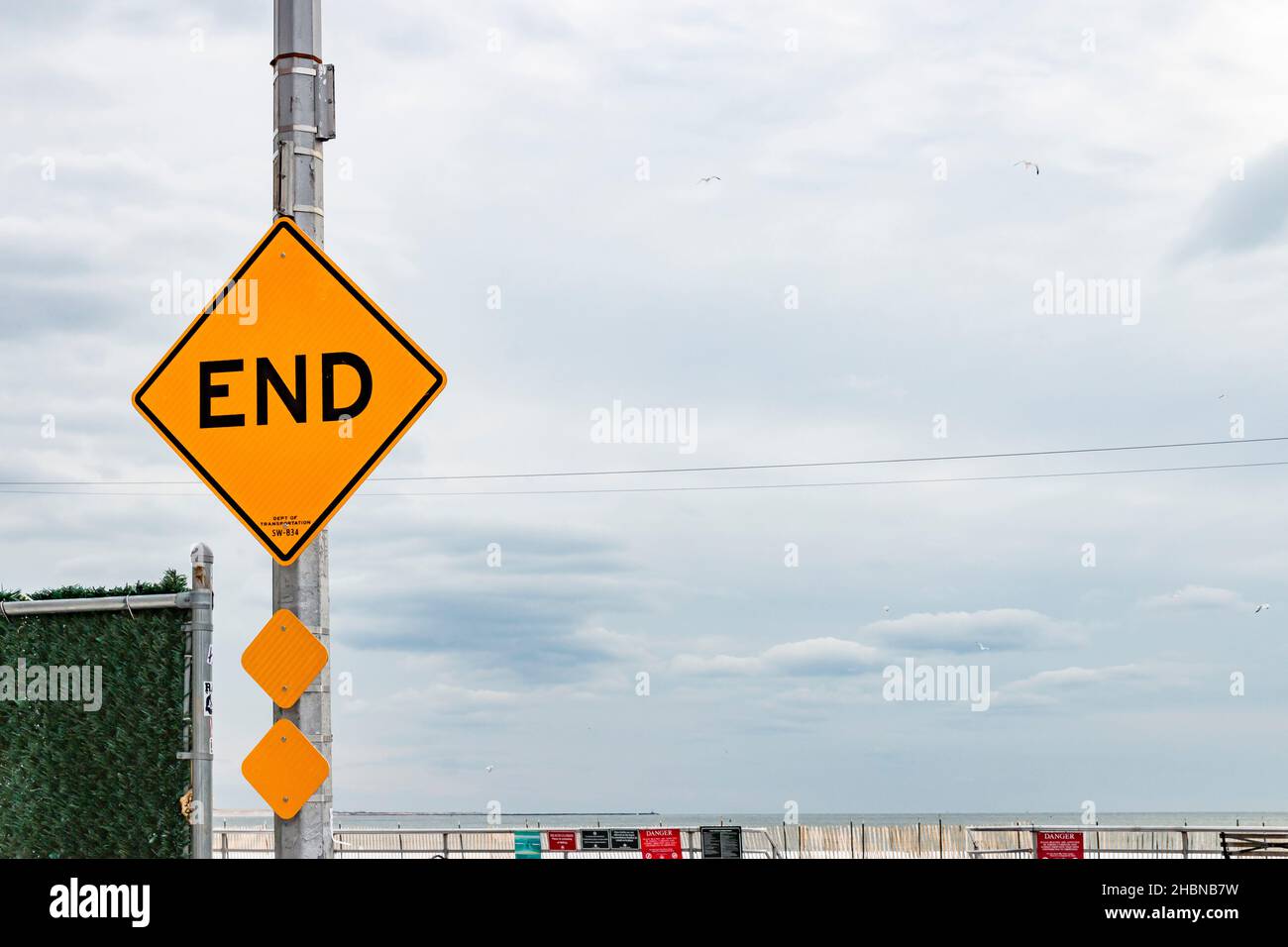 dead end warning sign by the boardwalk at Coney Island in winter Stock ...