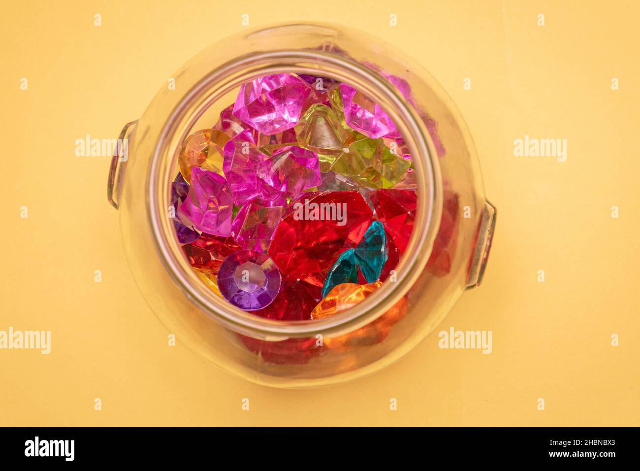 Pile of diamonds hi-res stock photography and images - Alamy