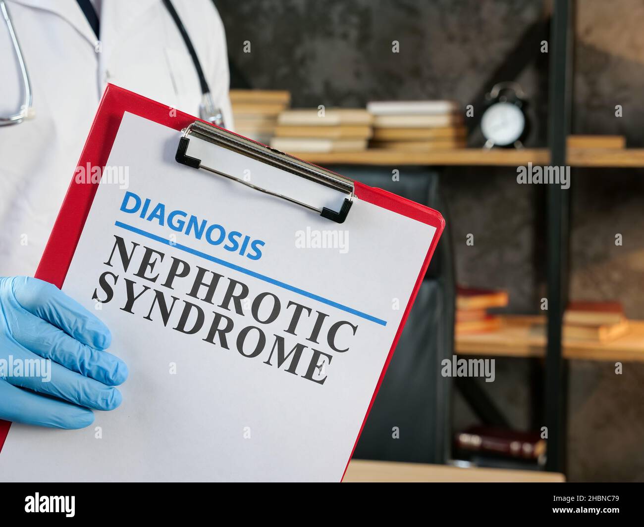 Doctor shows diagnosis nephrotic syndrome in the clinic Stock Photo - Alamy