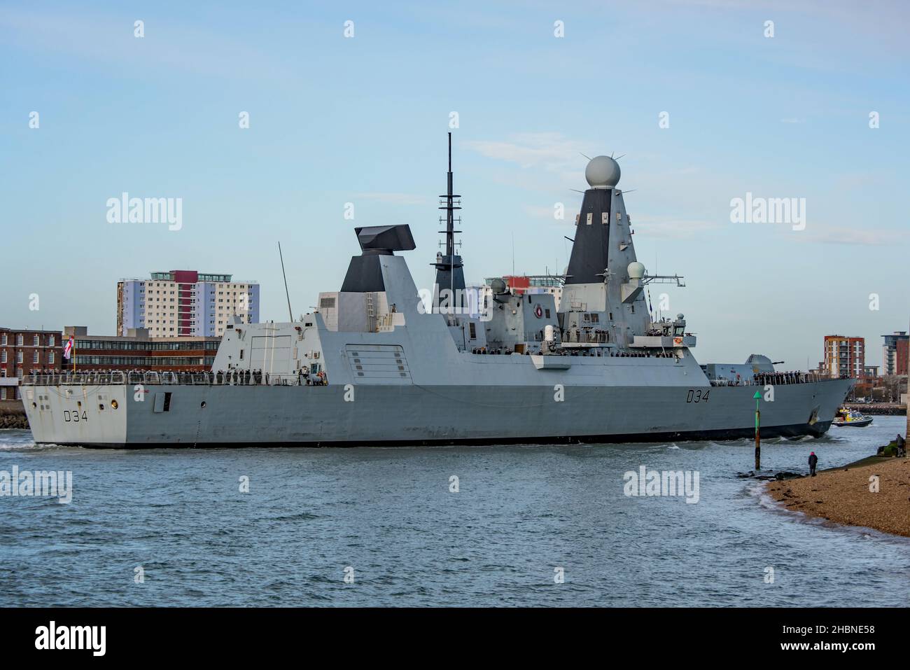 HMS Diamond (D34) returned to Portsmouth, UK on 9/12/2021. The air ...