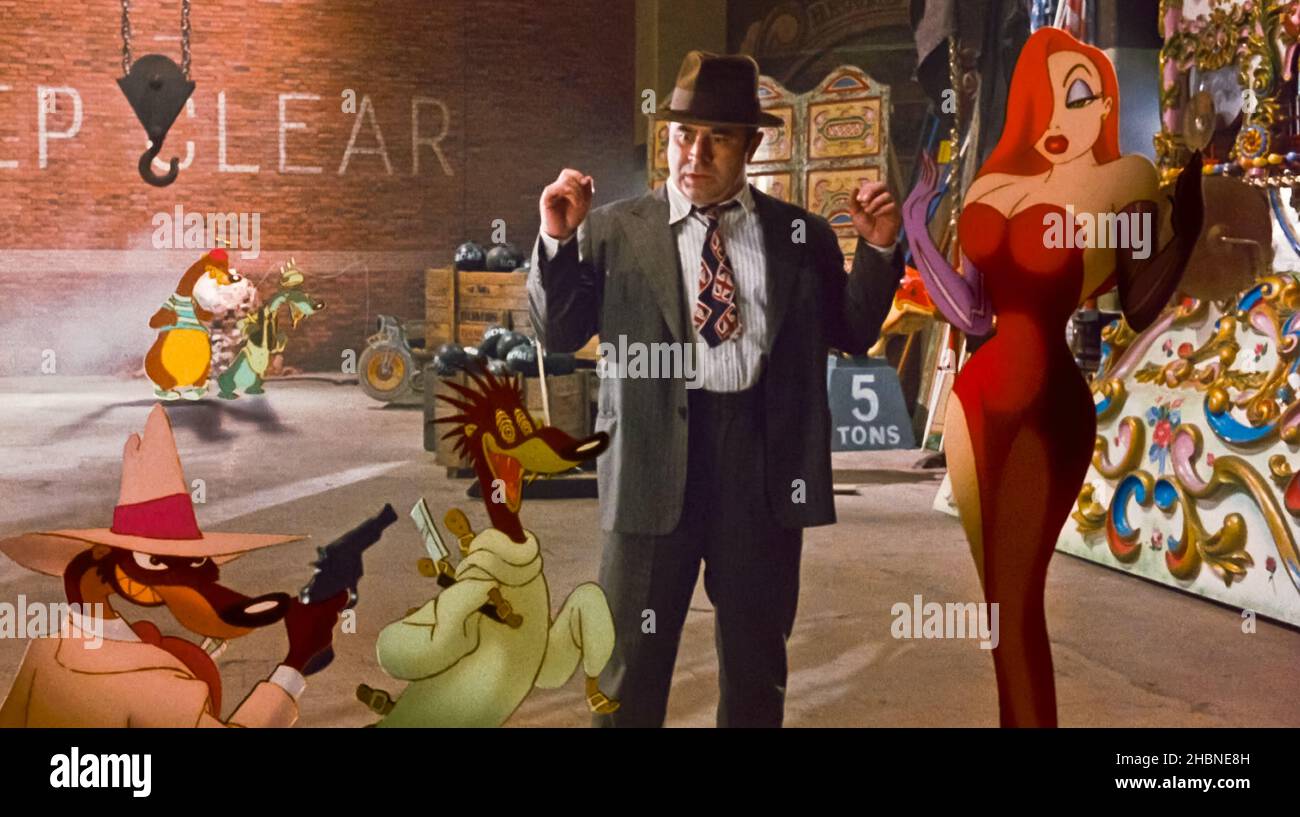 USA. Bob Hoskins and Jessica Rabbit in a scene from the (C)Buena Vista ...