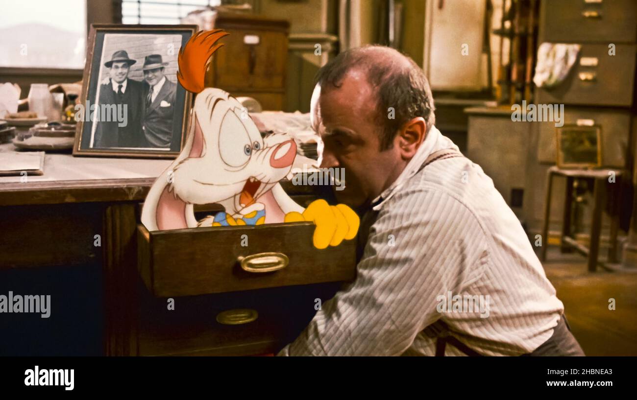 USA. Bob Hoskins and Roger Rabbit in a scene from the (C)Buena Vista ...