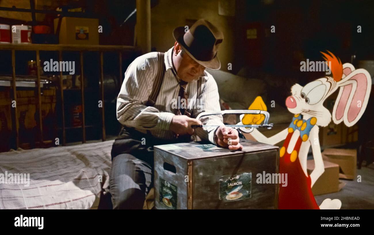 USA. Bob Hoskins and Roger Rabbit in a scene from the (C)Buena Vista ...