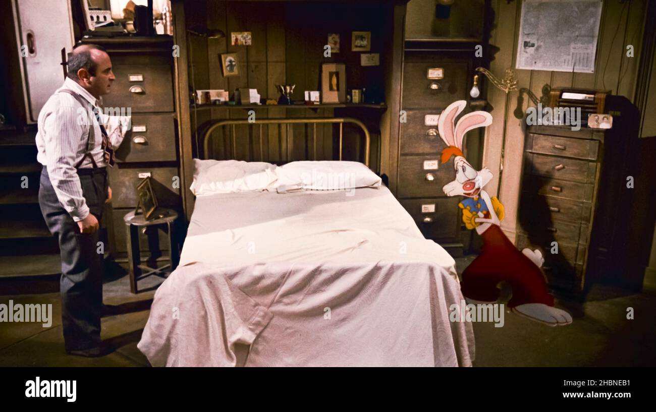 USA. Bob Hoskins and Roger Rabbit in a scene from the (C)Buena Vista ...