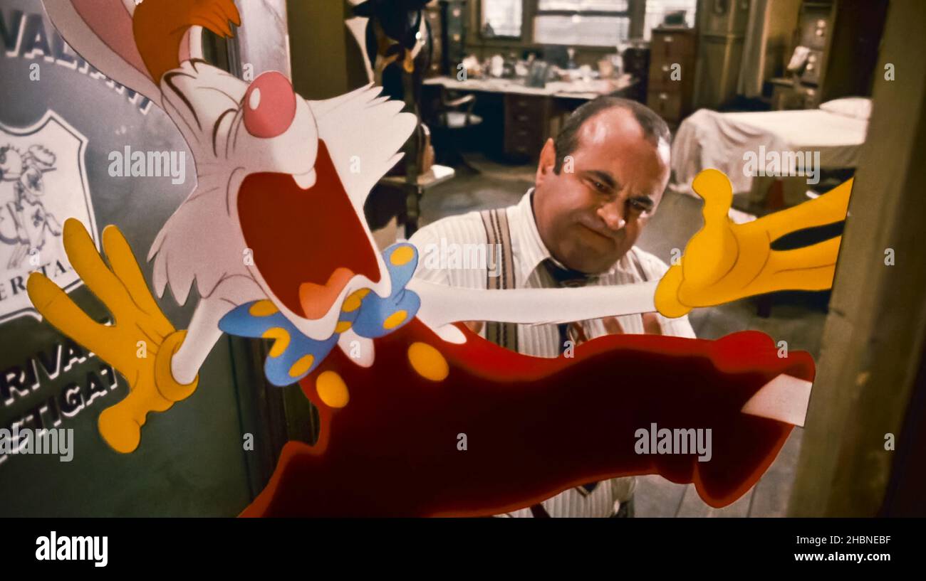 USA. Bob Hoskins and Roger Rabbit in a scene from the (C)Buena Vista ...