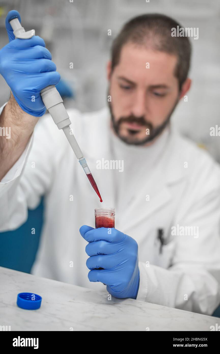Pipette pipetting blood test hi-res stock photography and images - Alamy