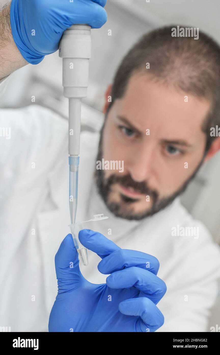 Pipette pipetting blood test hi-res stock photography and images - Alamy