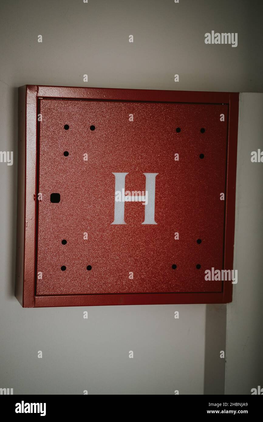Letter h on wall hi-res stock photography and images - Alamy