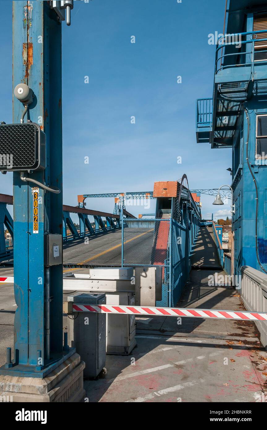 Double leaf gates hi-res stock photography and images - Alamy