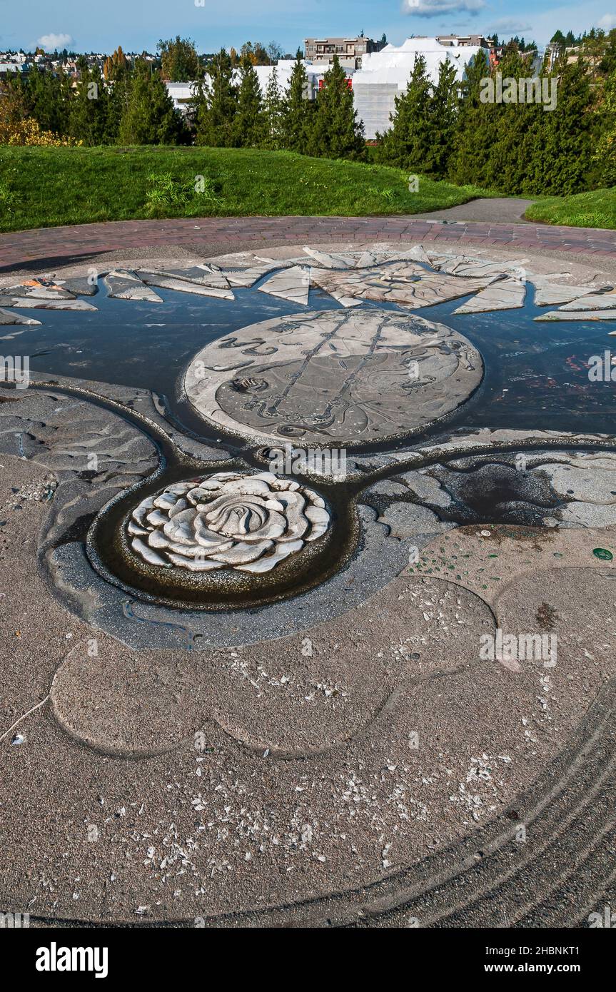 The large concrete sundial atop Kite Hill in Gas Works Park in Seattle ...