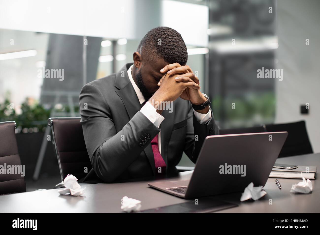 Manager upset with worker office hi-res stock photography and images ...