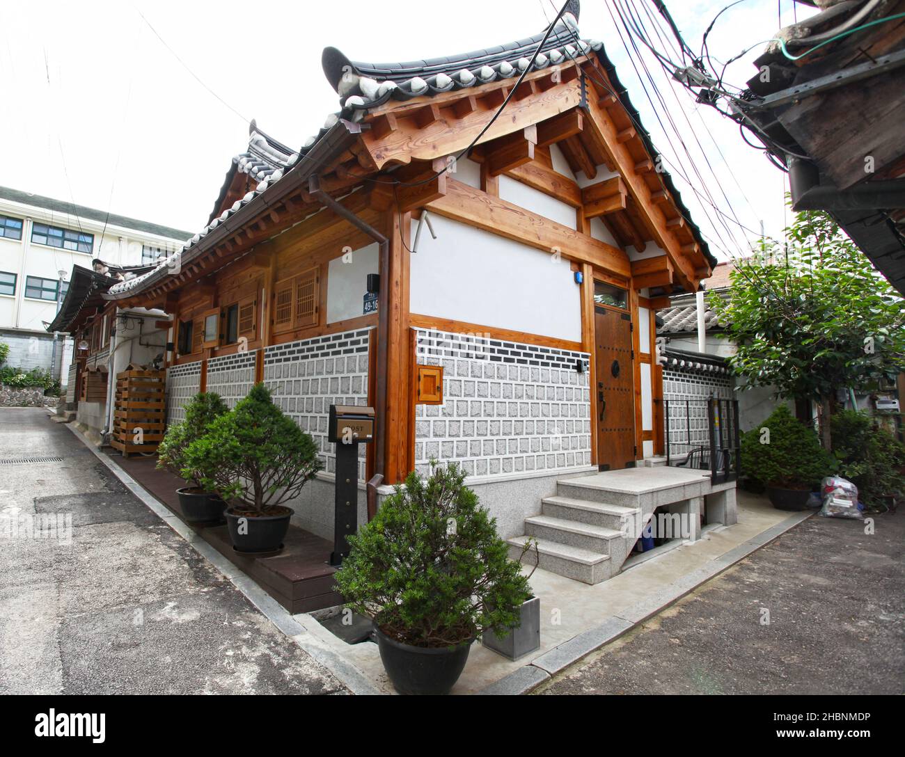 Small shops and buildings in Jongno-gu, Seoul, South Korea Stock Photo ...