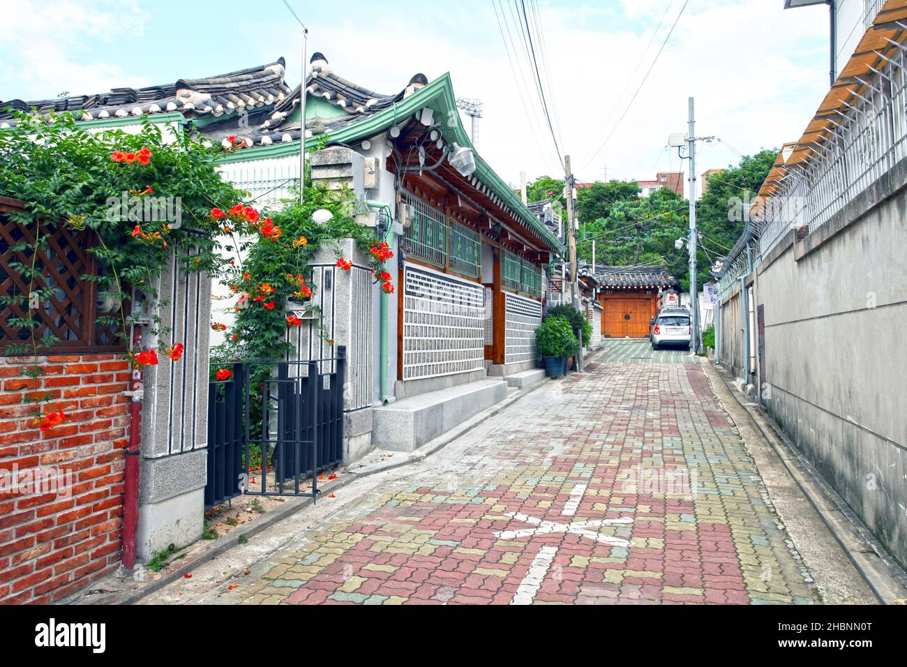 Small shops and buildings in Jongno-gu, Seoul, South Korea Stock Photo ...