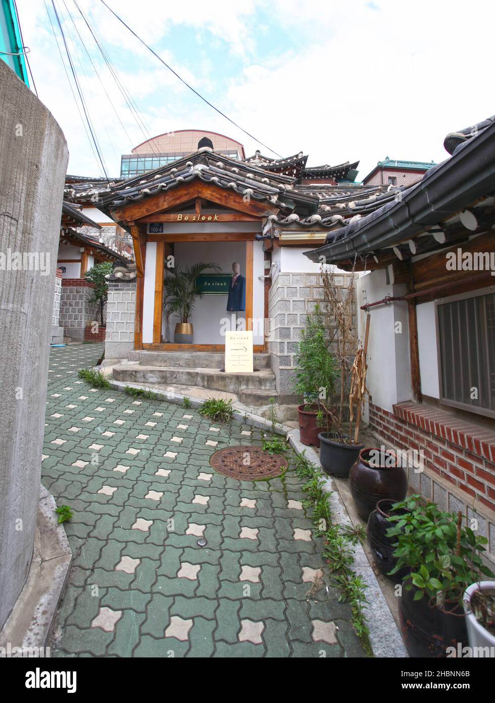 Small shops and buildings in Jongno-gu, Seoul, South Korea Stock Photo ...