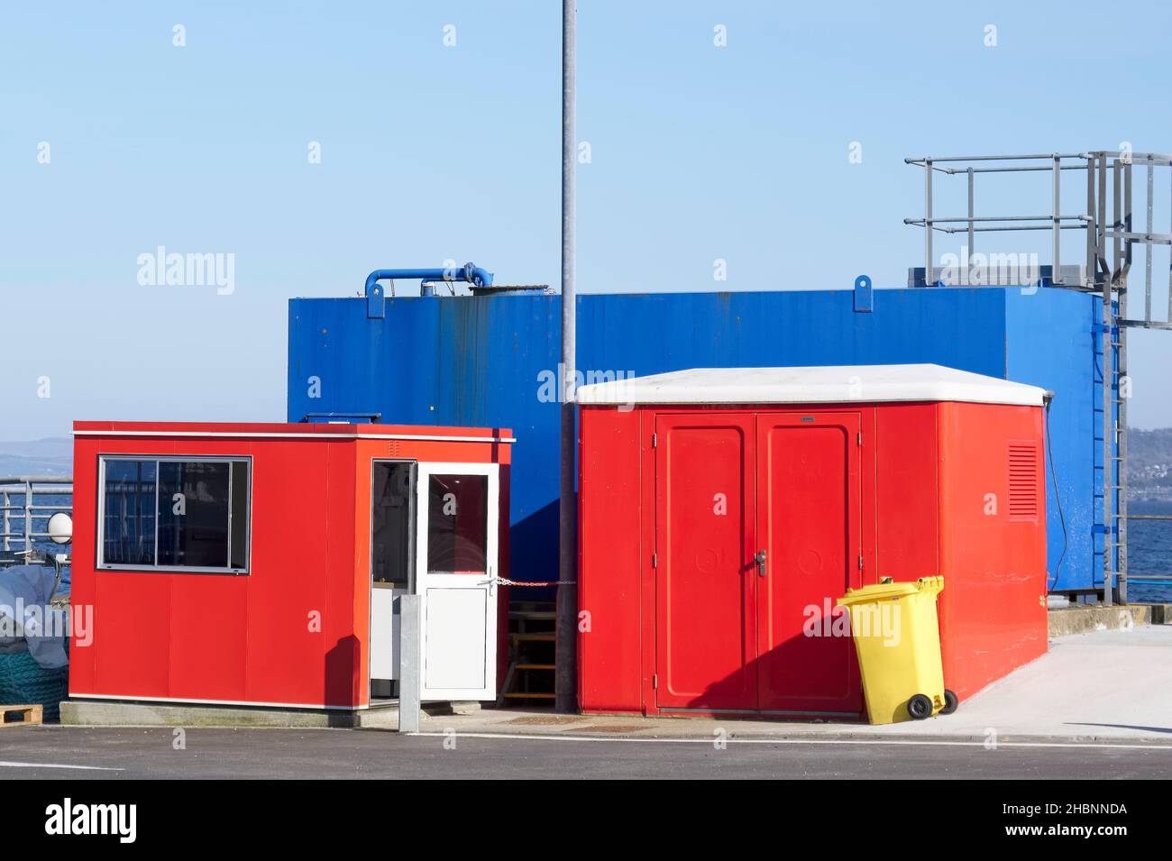 Office water storage uk hi-res stock photography and images - Alamy