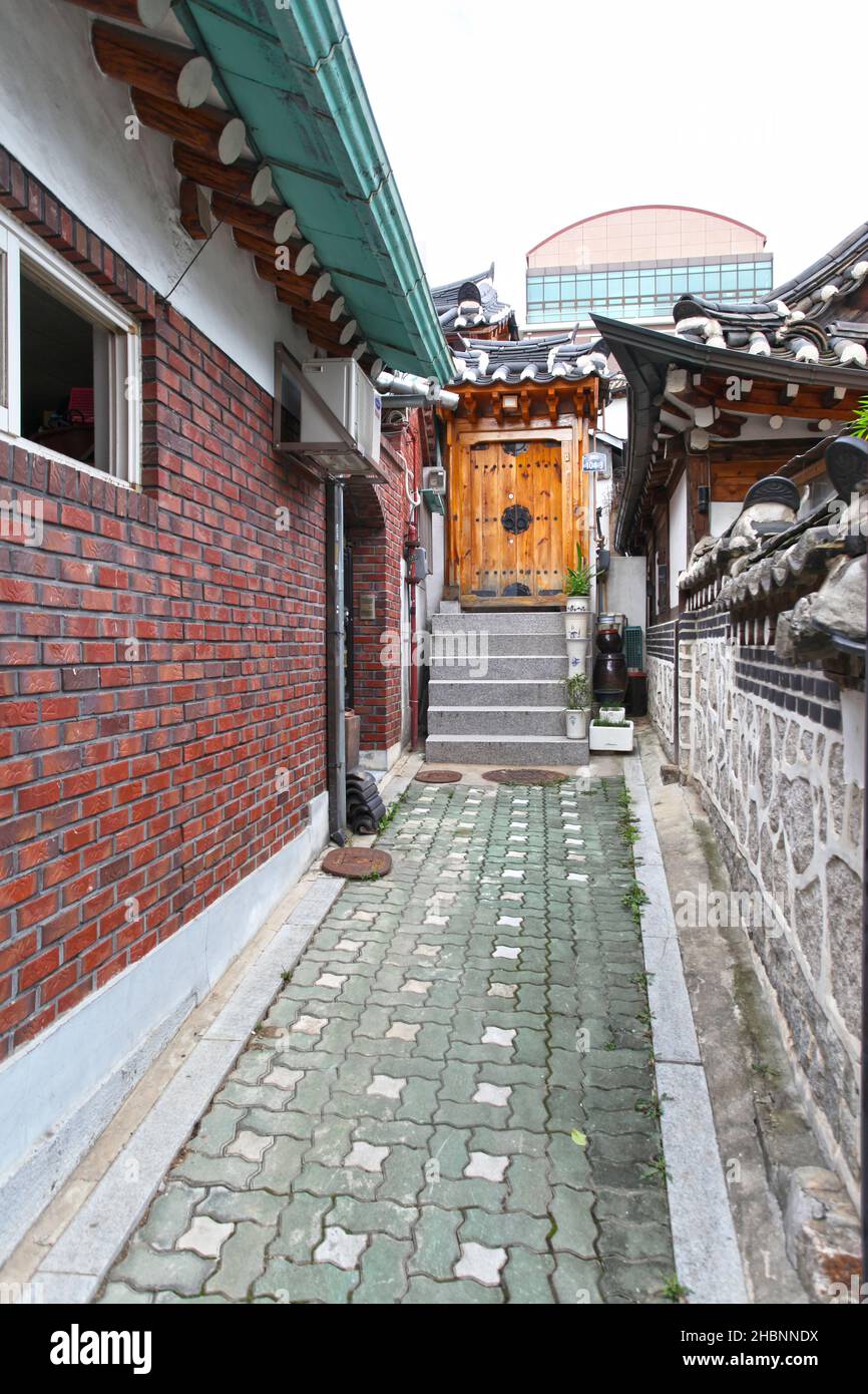 Bukchon hanok village shops hi-res stock photography and images - Alamy