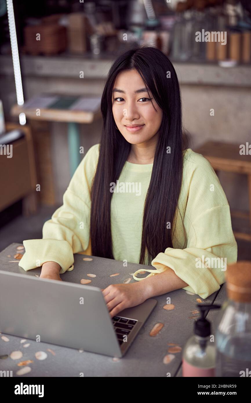 Female sit hi-res stock photography and images - Alamy