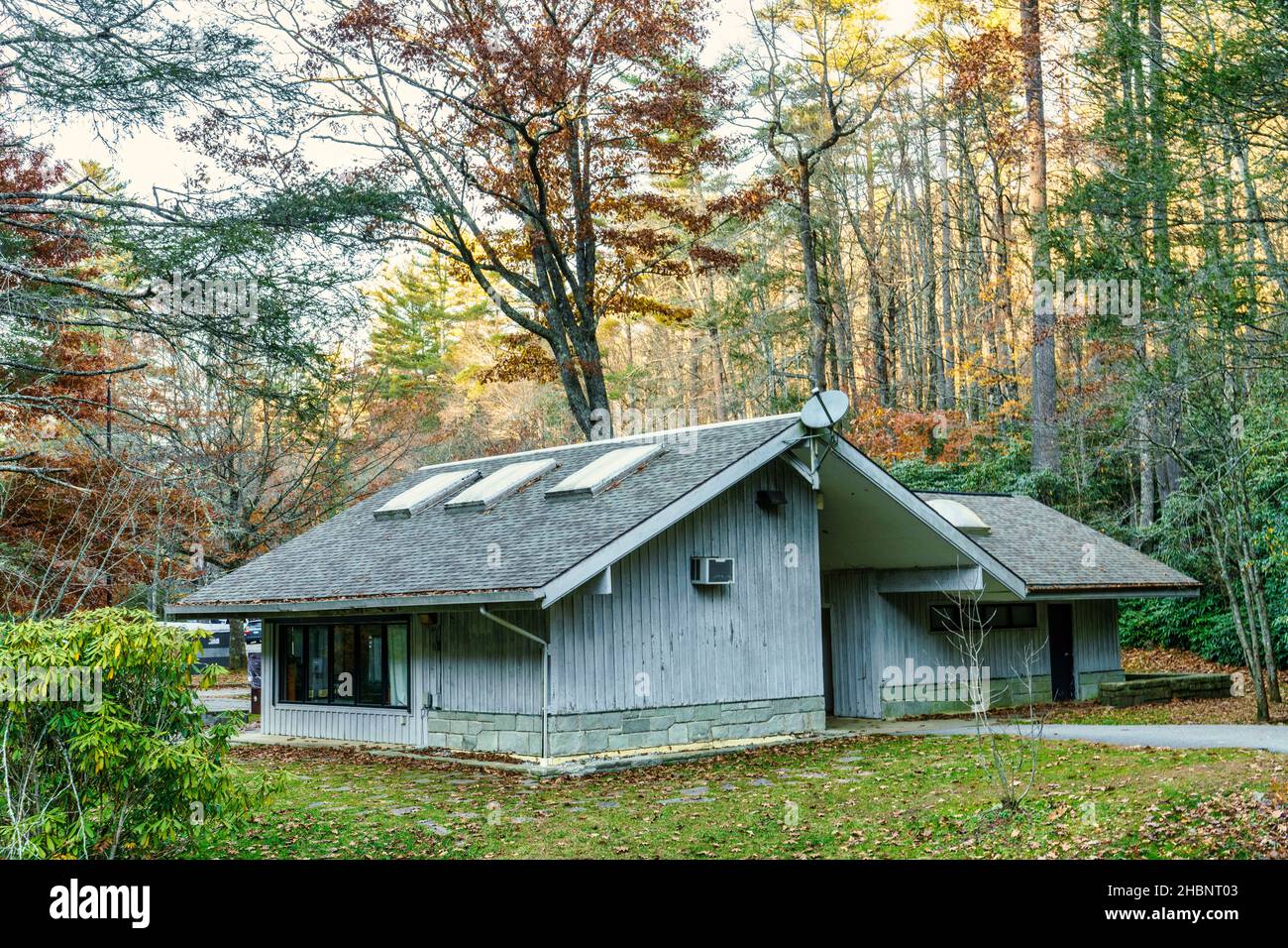 The Linville Falls Visitor Center on the Blue Ridge Parkway in North ...