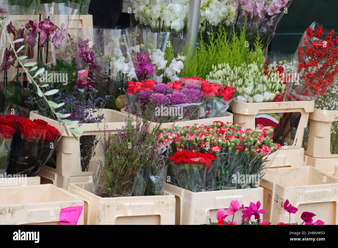 Spring flower bouquet gift hi-res stock photography and images - Alamy