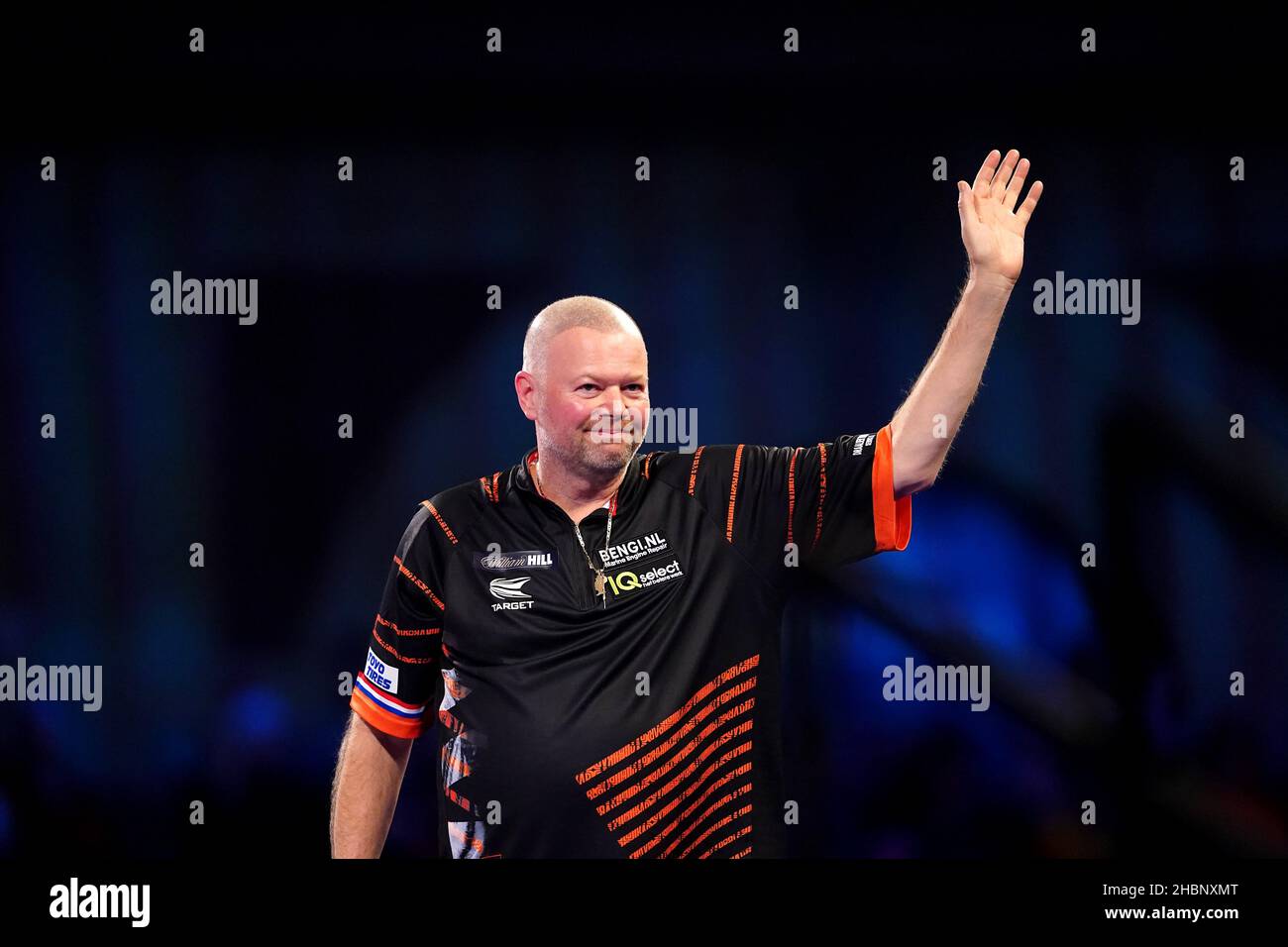 Raymond van Barneveld in action against Lourence Ilagan during day six ...