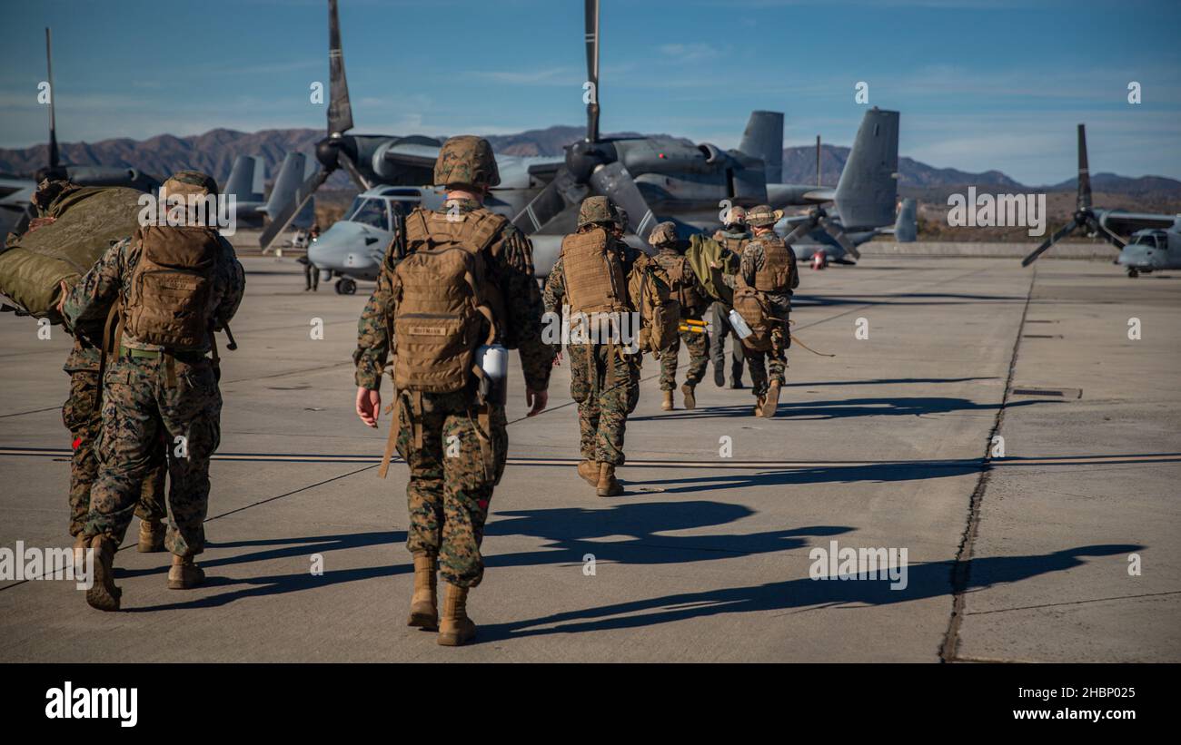U.S. Marines with 1st Landing Support Battalion, 1st Marine Logistics ...