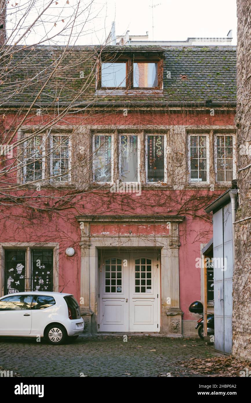 Vintage apartment house with majestic entrance Stock Photo - Alamy