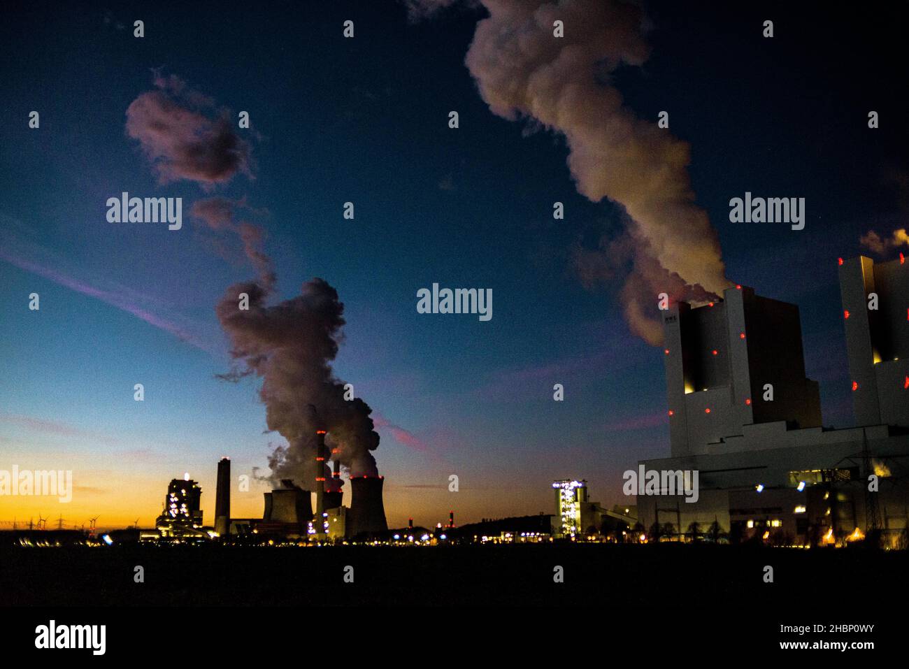 Neurath, Germany. 20th Dec, 2021. The lignite-fired power plant at ...