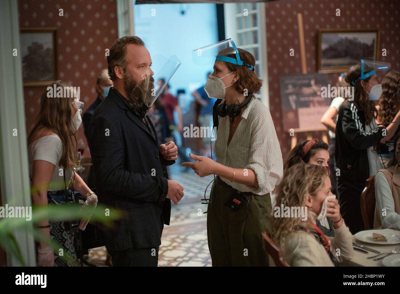 THE LOST DAUGHTER, from left: Peter Sarsgaard, director Maggie ...