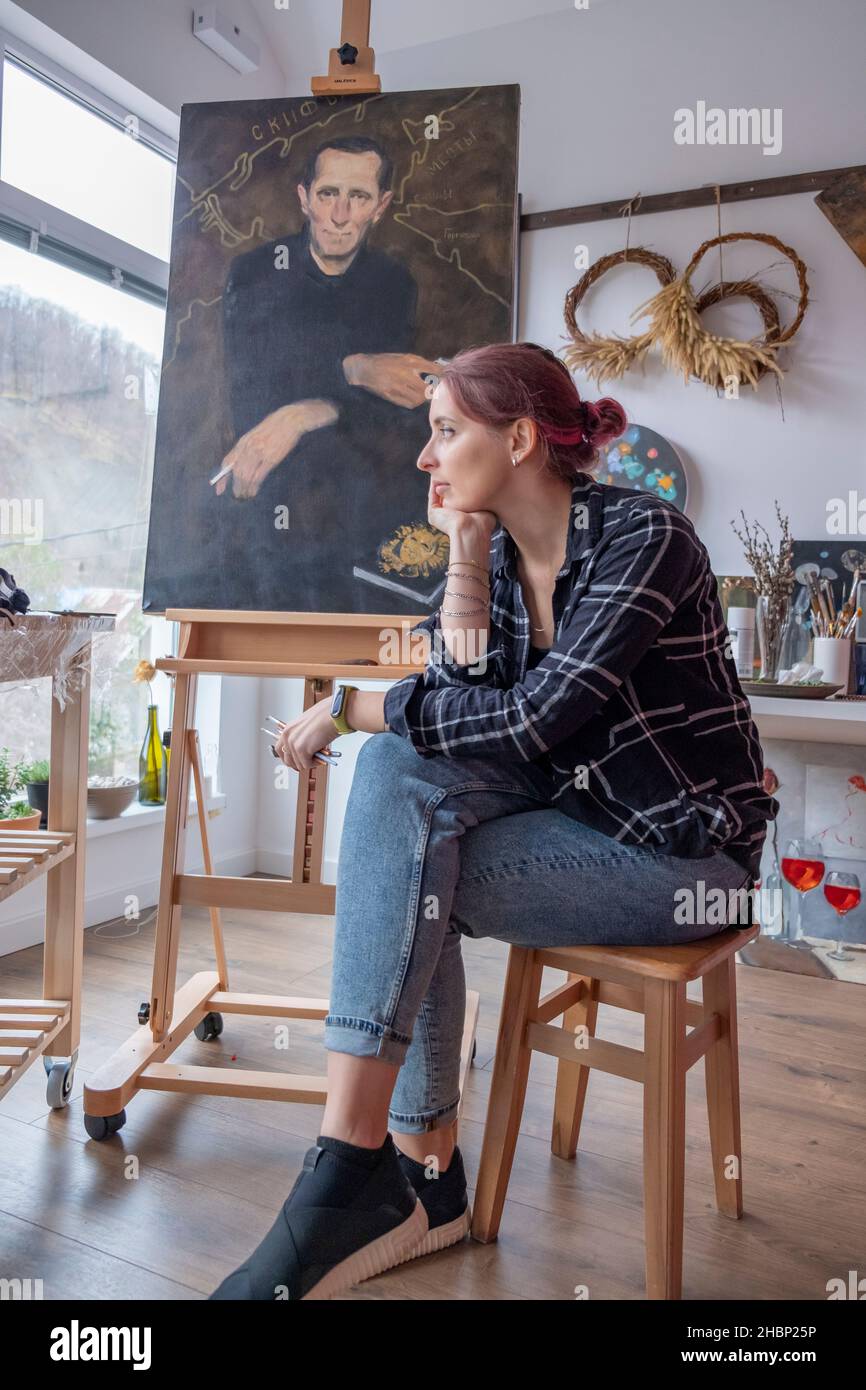Woman artist sitting on the chair Stock Photo - Alamy
