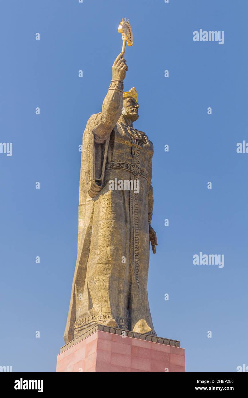 Ismail Somoni statue in Khujand, Tajikistan Stock Photo - Alamy