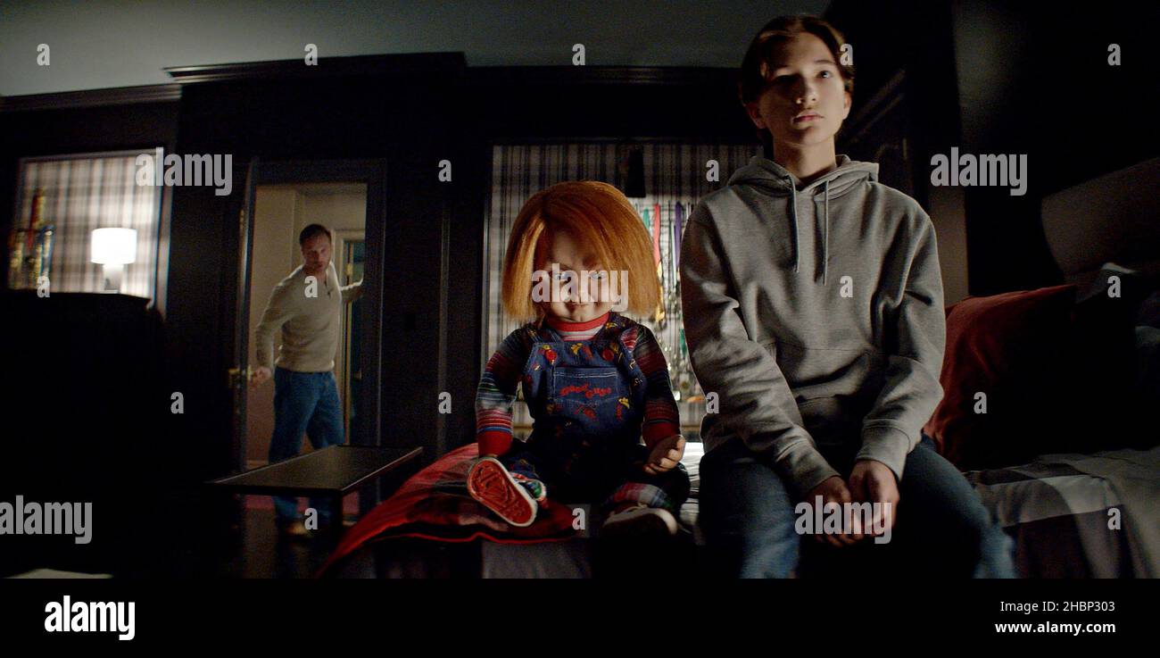 CHUCKY, from left: Devon Sawa, Chucky (voice: Brad Dourif), Alyvia Alyn ...