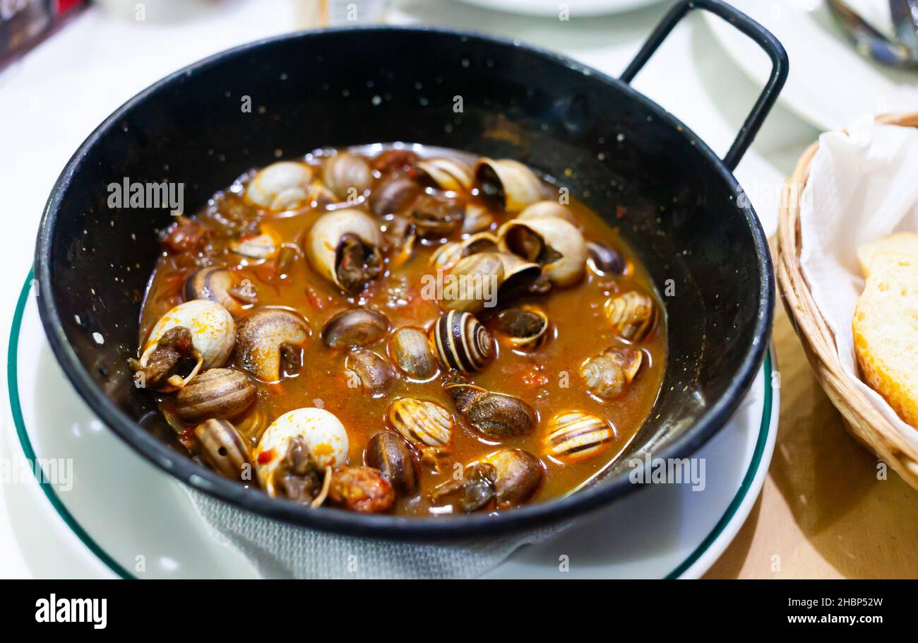 Snails in tomato sauce hi-res stock photography and images - Alamy
