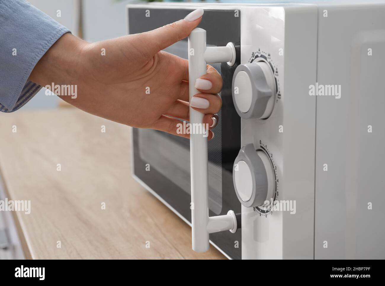 Using microwave oven hi-res stock photography and images - Alamy