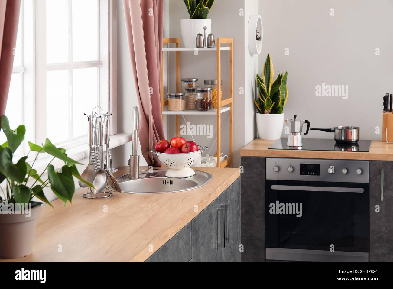 Contemporary silver utensils hi-res stock photography and images - Alamy