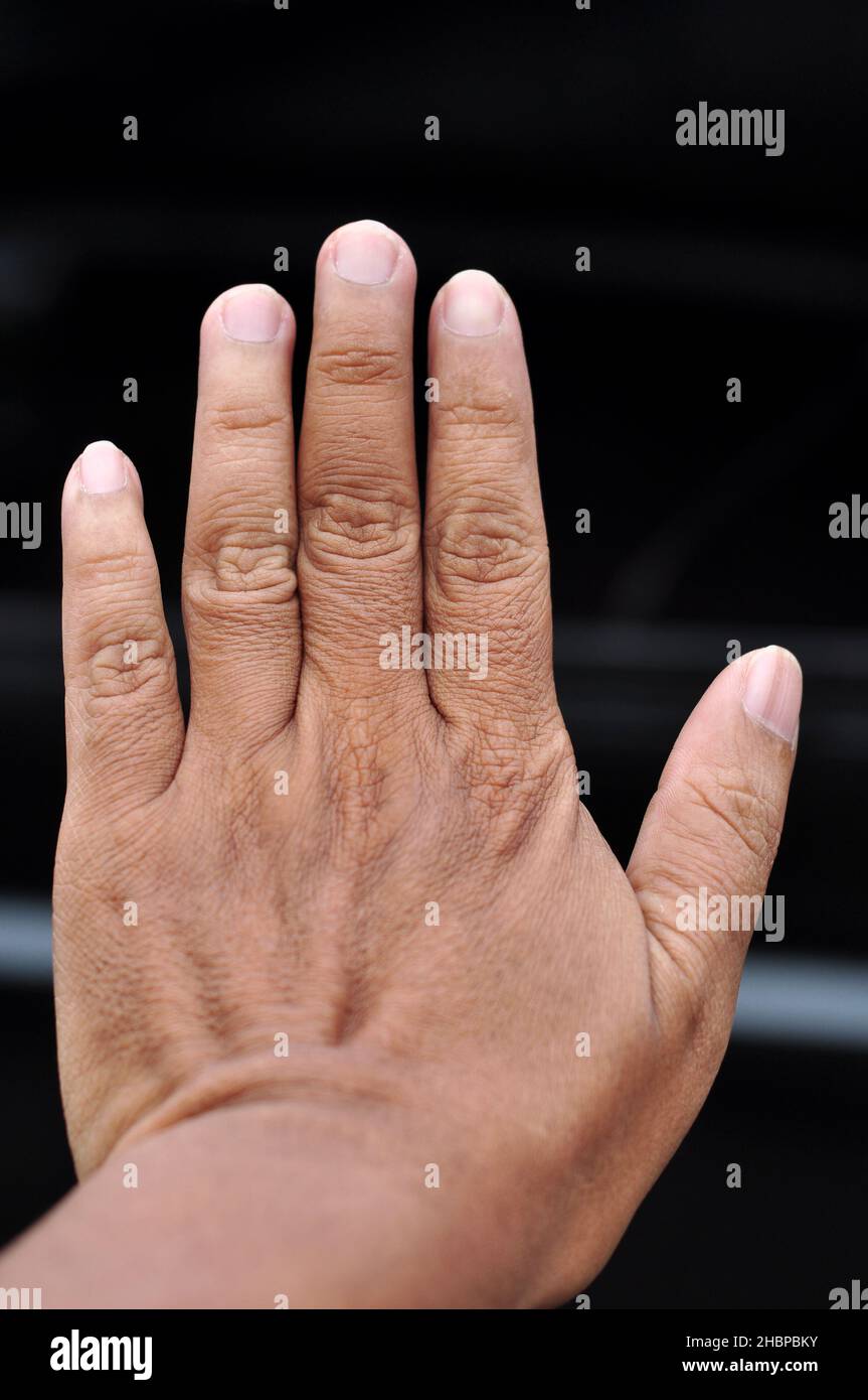 Hand fingers pointing left hi-res stock photography and images - Alamy
