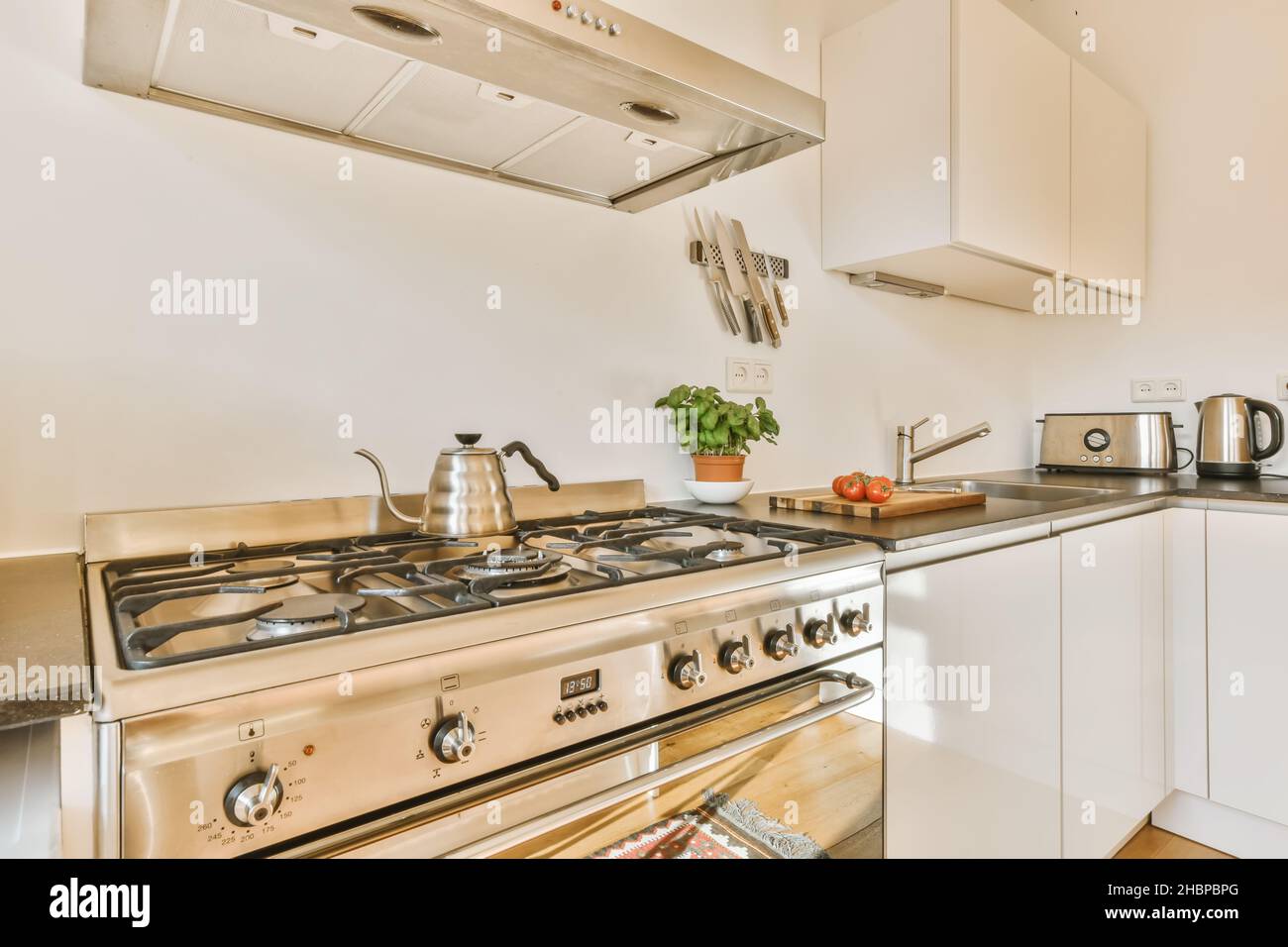Modern gas hob hi-res stock photography and images - Alamy