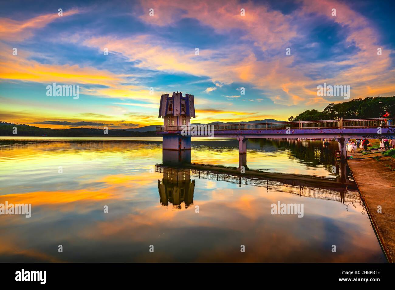 The brilliant colors of the sunset at the lakeside where the ...