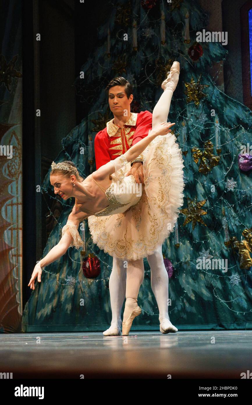 Dancers of the Russian National Ballet perform at The Nutcracker (El ...