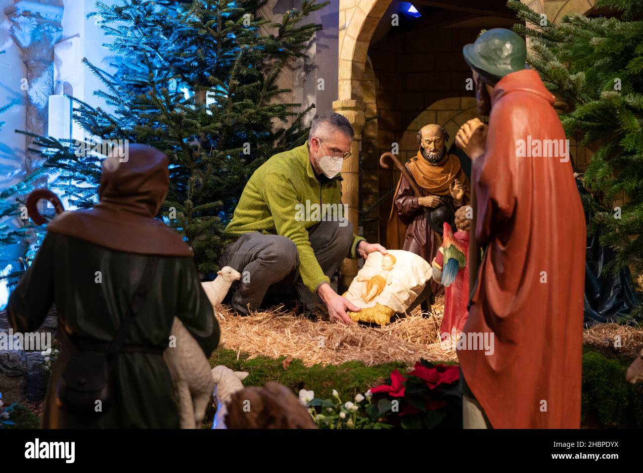 PRODUCTION - 17 December 2021, Lower Saxony, Osnabrück: Cathedral ...