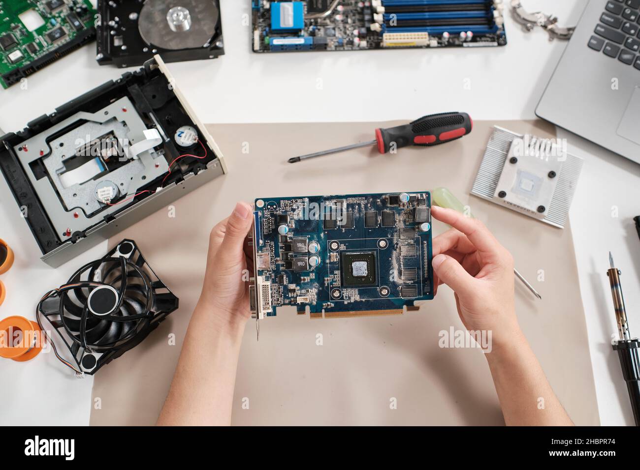 Hand holding circuit board hi-res stock photography and images - Alamy