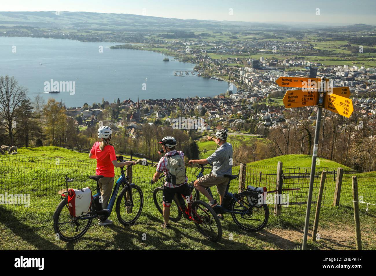 Velofahrer in Zug Stock Photo - Alamy