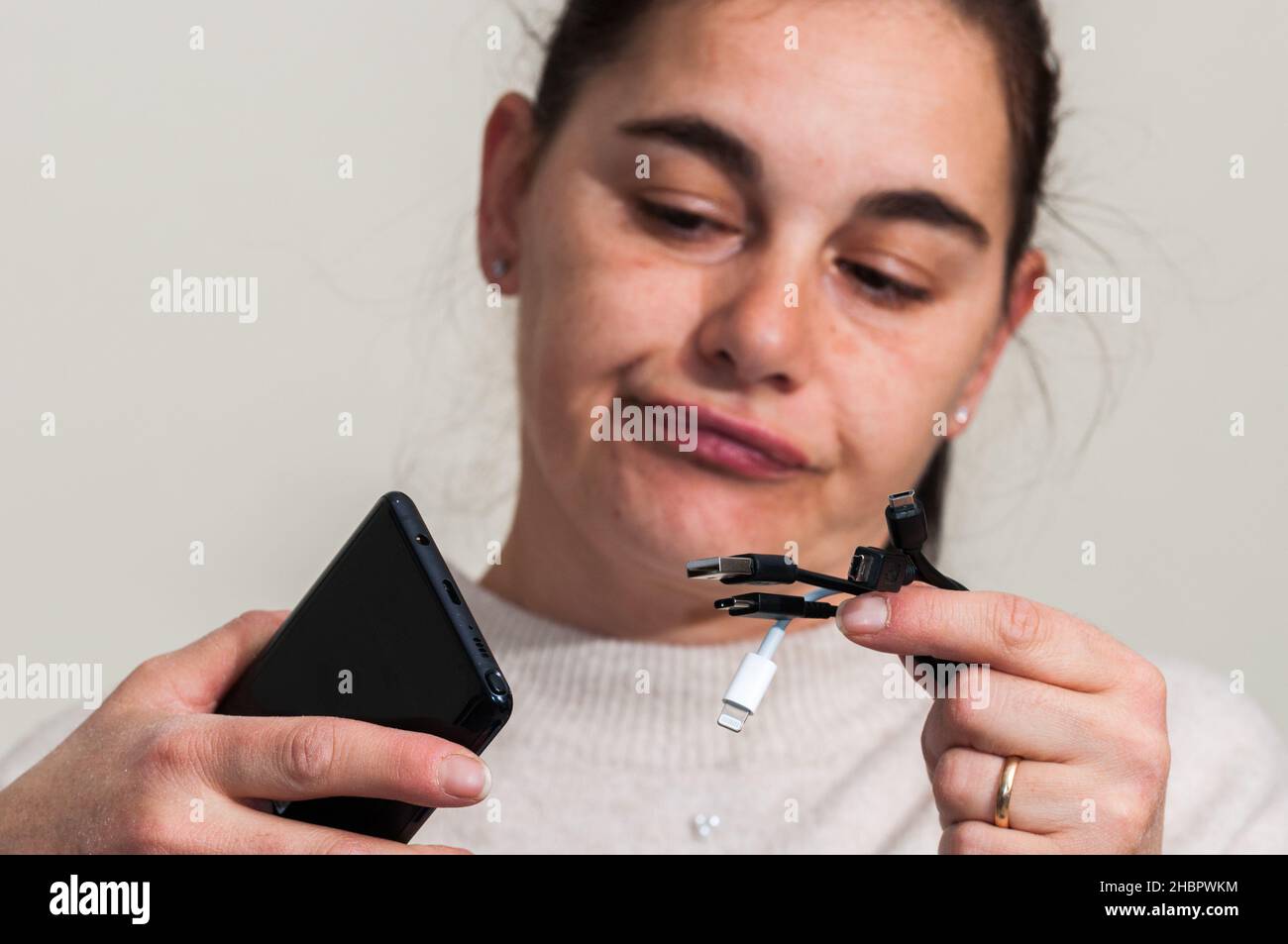 Woman plugs smartphone cable hand hi-res stock photography and images ...