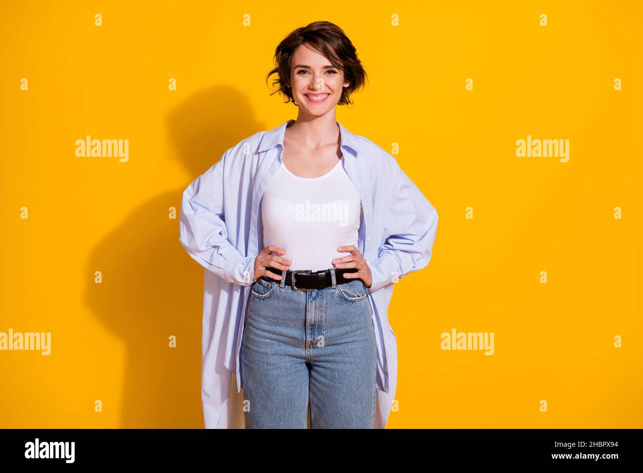 Photo portrait of beautiful female millennial smiling wearing white ...