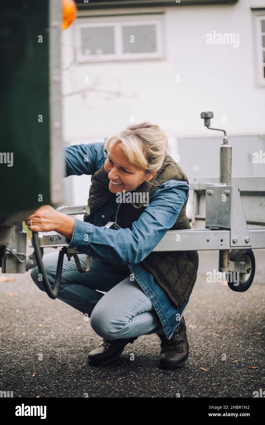 Towing vehicle hi-res stock photography and images - Alamy