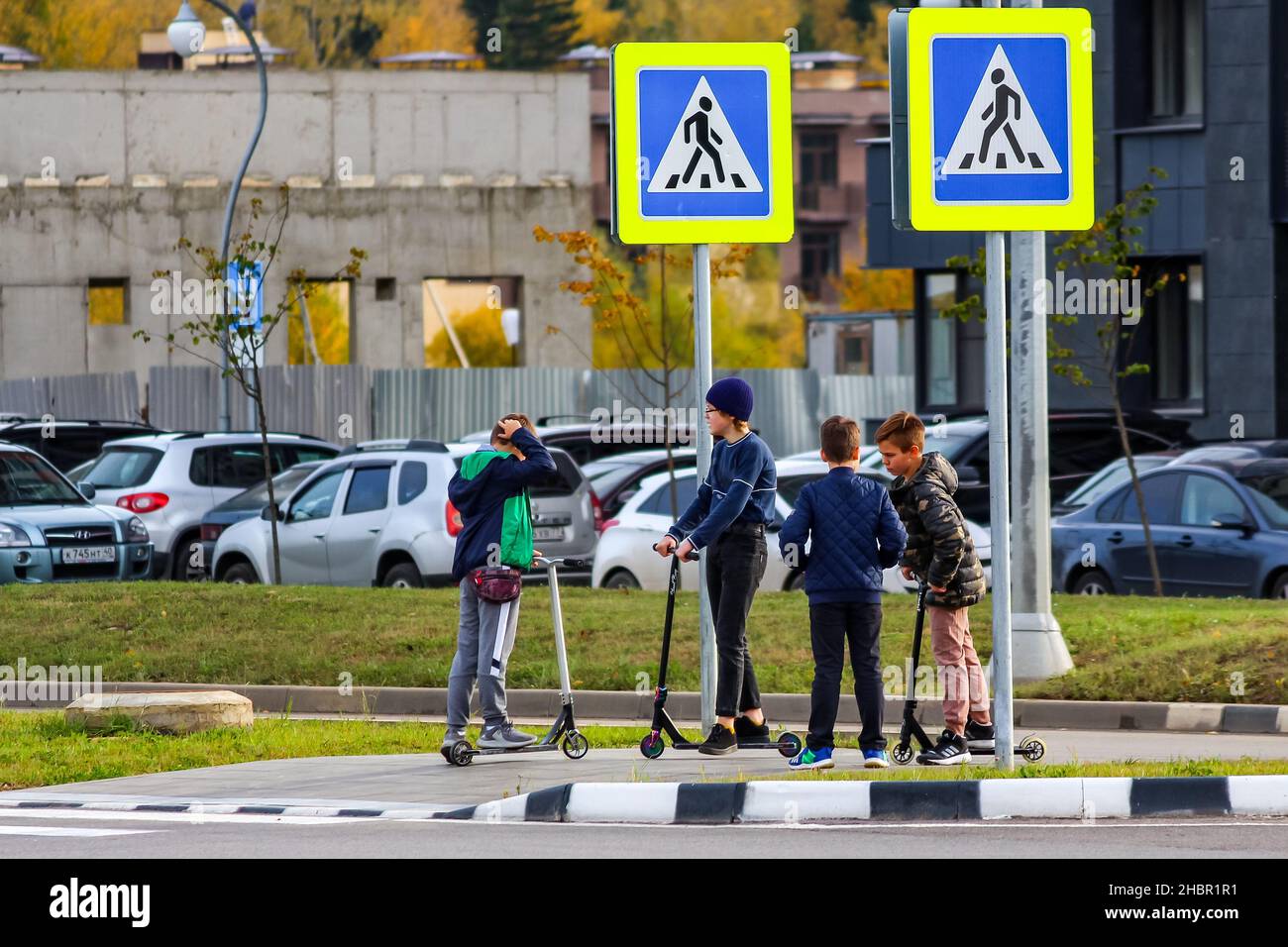 Group children crossing road hi-res stock photography and images - Alamy