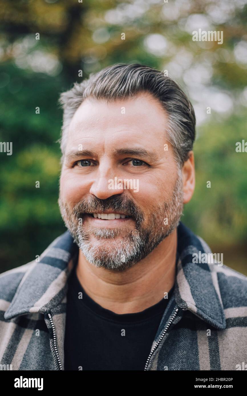 Man beard smiling in camera hi-res stock photography and images - Alamy