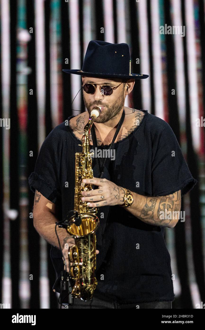Jimmy sax on stage hi-res stock photography and images - Alamy